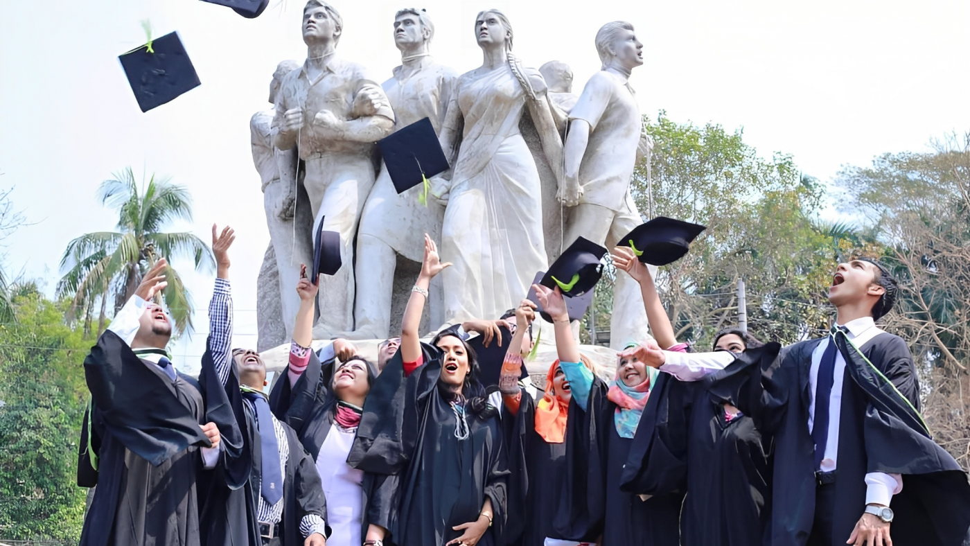 Tips to navigate the transition from education to work - Graduates